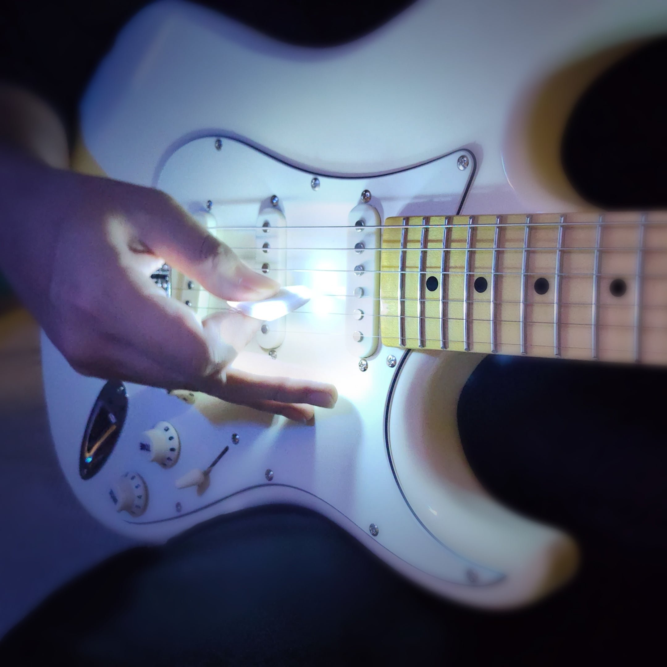 🔥HOT SALE 50% OFF - Auto-illuminated Pickpal Guitar Pick